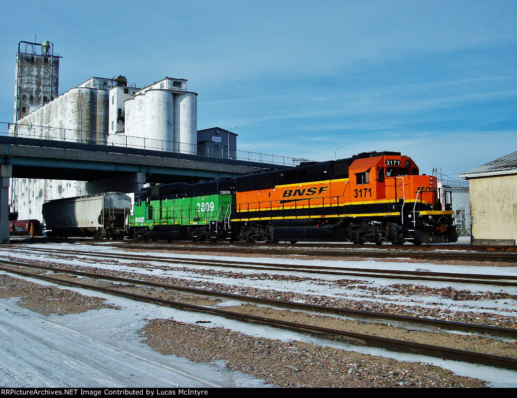 BNSF 3171 tied down BNSF local power